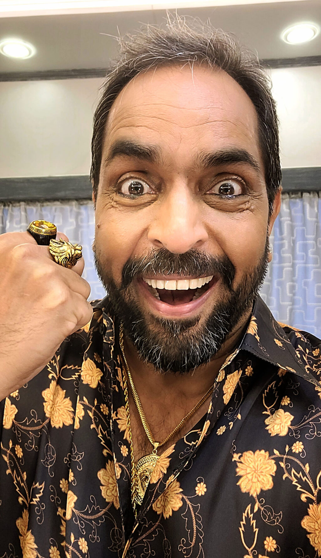 Actor Vishwajeet Pradhan shoots for an ad after three decades ...