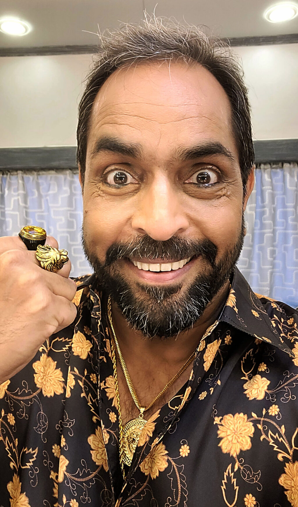 Actor Vishwajeet Pradhan shoots for an ad after three decades ...